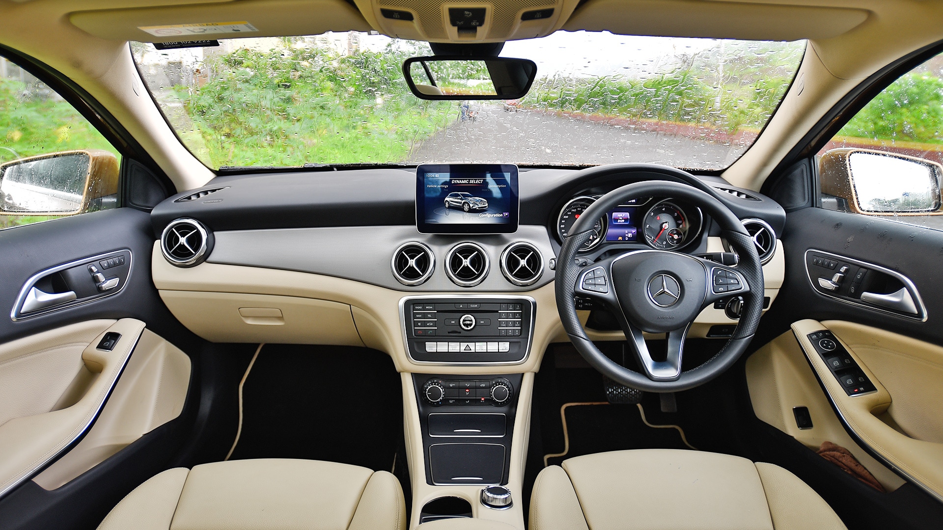 Mercedes Benz GLA 2017 220d 4Matic Compare Car Photos - Overdrive