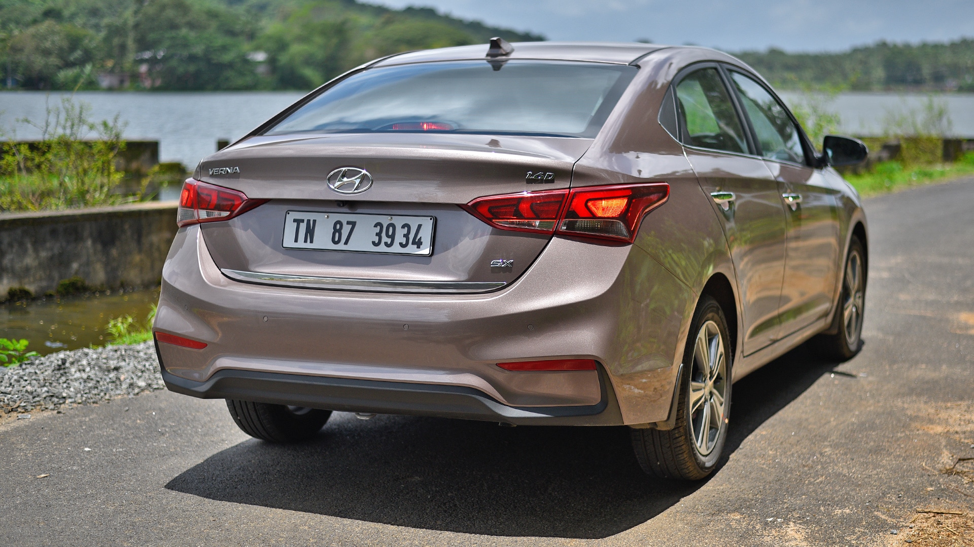 Hyundai Verna 2017 E Petrol Compare Car Photos - Overdrive