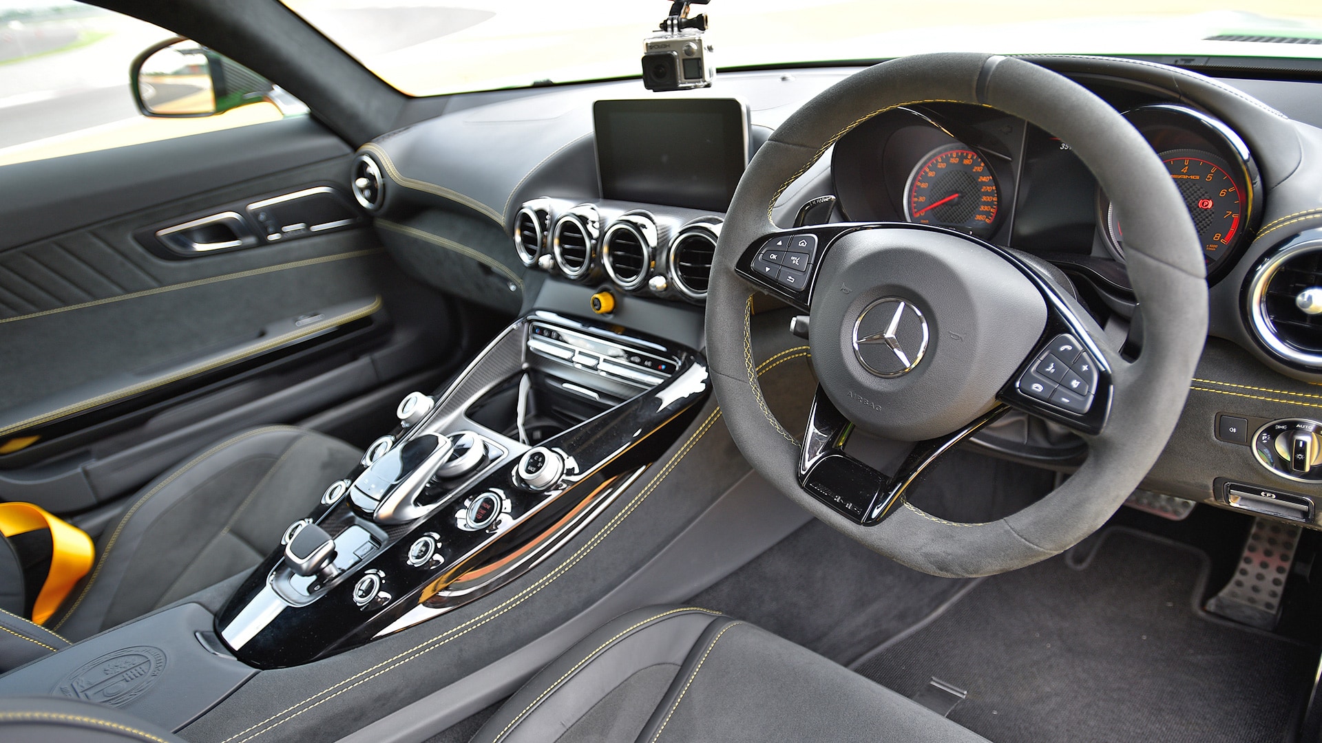 Mercedes Benz AMG GT 2017 R Interior Car Photos - Overdrive