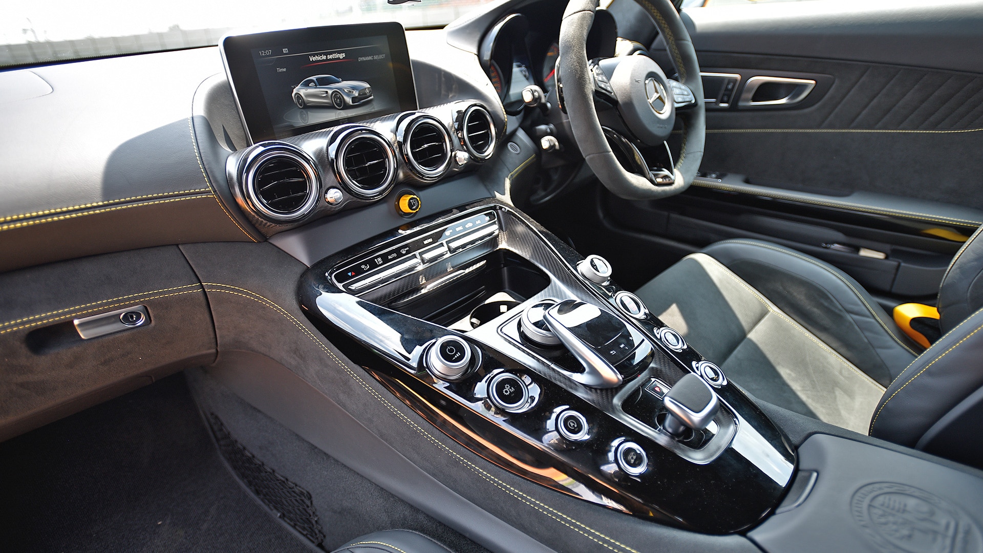 Mercedes Benz AMG GT 2017 R Interior Car Photos - Overdrive