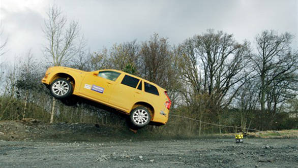 Video: Volvo XC90's standard safety package includes run off-road ...