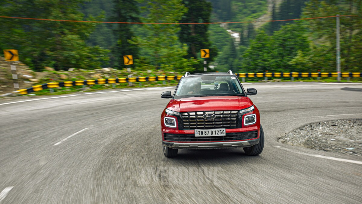 Hyundai Venue S(O) + variant with sunroof launched at Rs 10 lakh ...