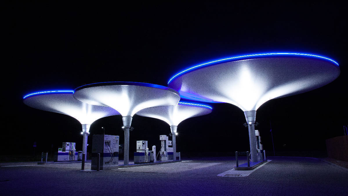 Reinventing Fuel Stations for an Electric Vehicle World - Overdrive