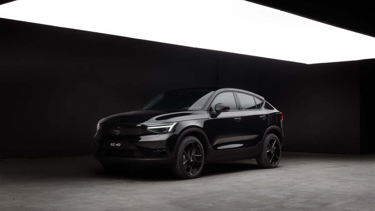 Volvo introduces XC40, EX40, & EC40 Black Edition models - Overdrive